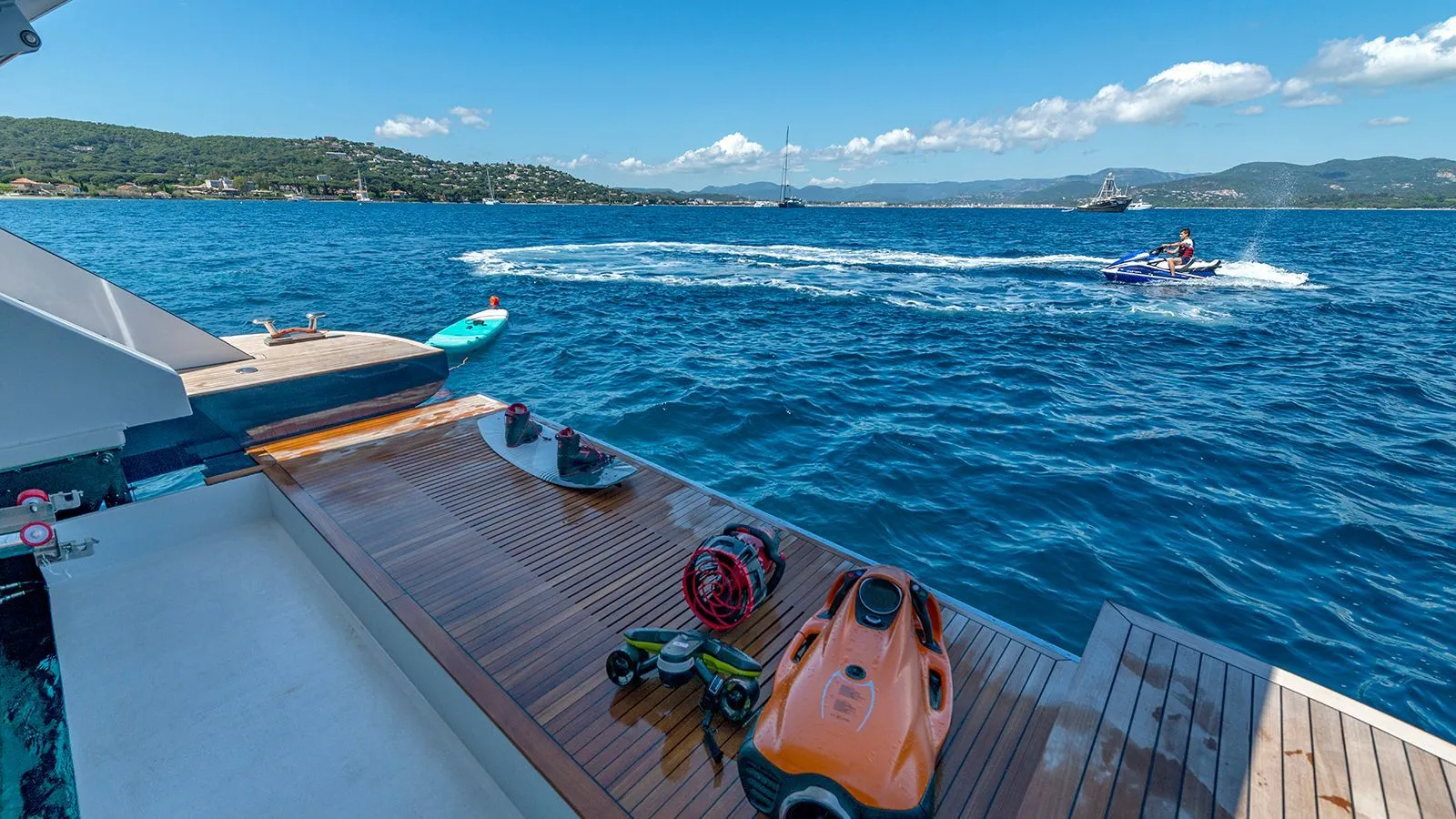 Swim Platform Image Gallery - Golf Charter Yacht Stargazer - Swim ...